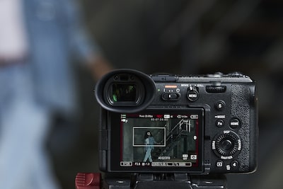 FX2 Full-frame Cinema Line camera | Sony Singapore